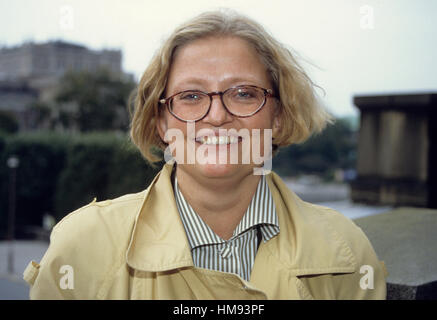 ANNA LINDH FOREIGN MINISTER OF SWEDEN 02 December 2000 EUROPEAN SUMMIT ...