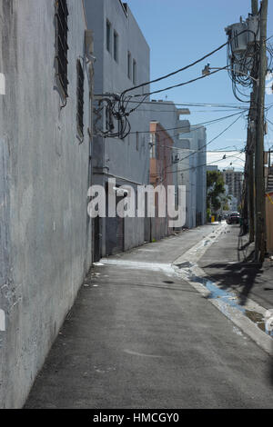 BACK ALLEYWAY SOUTH BEACH MIAMI BEACH FLORIDA USA Stock Photo - Alamy
