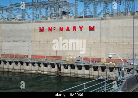 McNary Dam, Spillway Park, McNary Lock & Dam, Oregon Stock Photo - Alamy