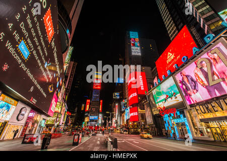 Night shots of Times Square Manhattan Stock Photo - Alamy