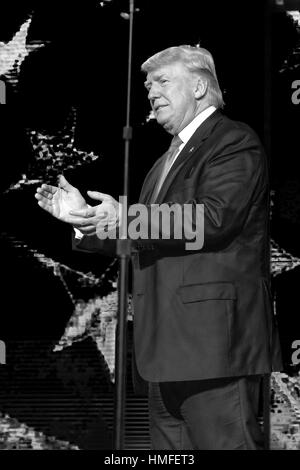 OCTOBER 15, 2016, EDISON, NJ - Donald Trump speaks at Edison New Jersey ...