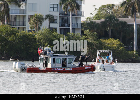 25 foot Defender Class US Coast Guard Patrol boat (RB-S) on the Hudson ...