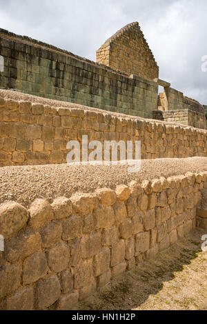 Ingapirca, Inka architecture, stone walls entrance Stock Photo - Alamy