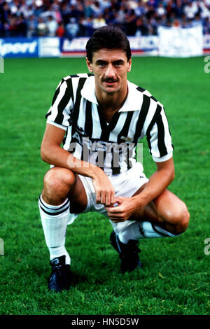 IAN RUSH JUVENTUS & WALES 02 August 1987 Stock Photo - Alamy