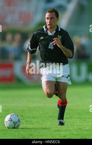 MAURICE MALPAS, SCOTLAND and DUNDEE UNITED FC, , 1986 Stock Photo - Alamy