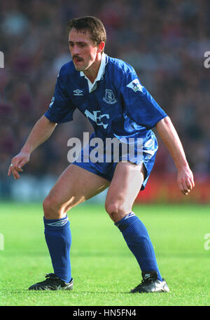 ROBERT WARZYCHA EVERTON FC 28 October 1992 Stock Photo - Alamy