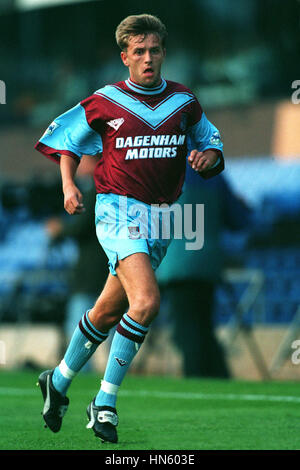 MARK ROBSON WEST HAM UNITED FC 12 August 1993 Stock Photo - Alamy