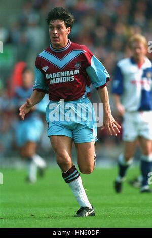 TREVOR MORLEY WEST HAM UNITED FC 29 September 1993 Stock Photo - Alamy