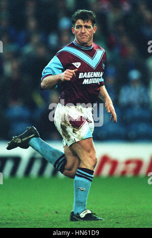 PETER BUTLER WEST HAM UNITED FC 13 September 1994 Stock Photo - Alamy