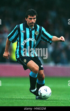 JOHN COLQUHOUN HEART OF MIDLOTHIAN FC 14 September 1994 Stock Photo - Alamy