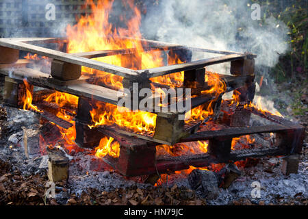 Burning wooden pallets on a garden bonfire Stock Photo - Alamy