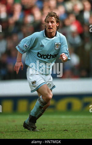 PAUL WALSH MANCHESTER CITY FC 30 August 1994 Stock Photo - Alamy