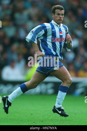 ANDY SINTON SHEFFIELD WEDNESDAY FC 25 August 1993 Stock Photo - Alamy