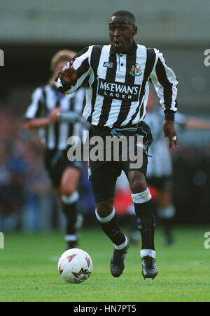 ANDY COLE NEWCASTLE UNITED FC 20 September 1994 Stock Photo - Alamy