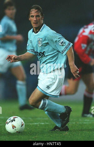 PAUL WALSH MANCHESTER CITY FC 30 August 1994 Stock Photo - Alamy