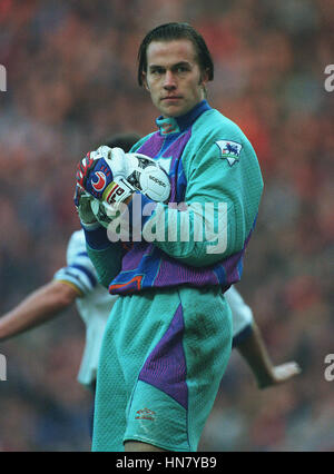 IAN WALKER TOTTENHAM HOTSPUR FC 02 April 1996 Stock Photo - Alamy