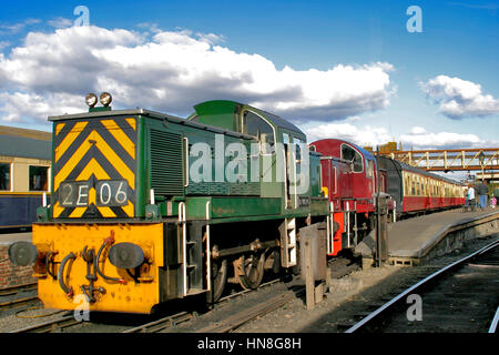 Class 14 diesel-hydraulic locomotive D9537 at Rawtenstall station on ...