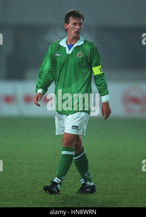 ALAN MCDONALD NORTHERN IRELAND & QPR FC 19 June 1995 Stock Photo - Alamy
