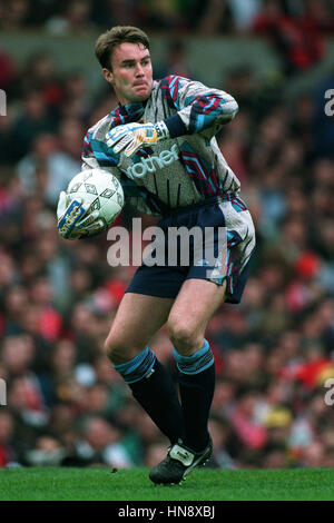 ANDY DIBBLE MANCHESTER CITY FC 28 October 1996 Stock Photo - Alamy