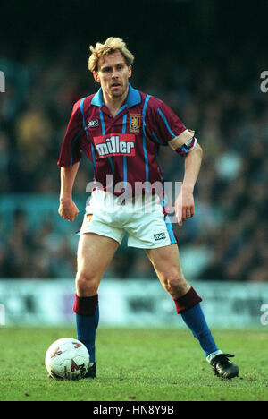 KEVIN RICHARDSON ASTON VILLA FC 30 March 1994 Stock Photo - Alamy
