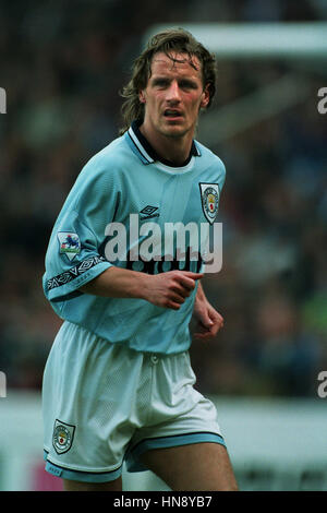 PAUL WALSH MANCHESTER CITY FC 30 August 1994 Stock Photo - Alamy