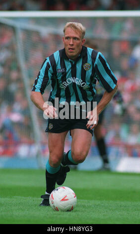 NEIL BERRY HEART OF MIDLOTHIAN FC 15 November 1994 Stock Photo - Alamy