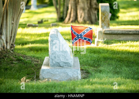 A grave marker with a confederate flag at the Confederate Cemetery in ...