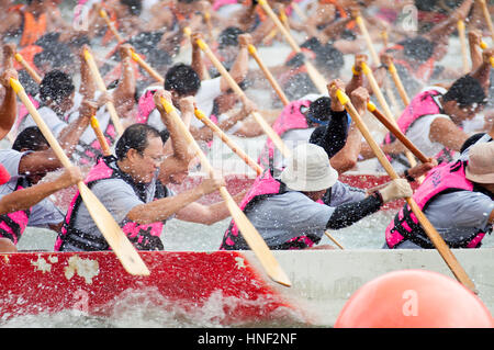 Many dragon boats race in Aberdeen Promenade at Dragon Boat Festival ...