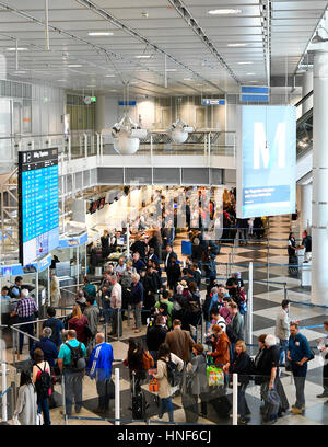 At the security checkpoint in Terminal 2 at Munich Airport, a new ...
