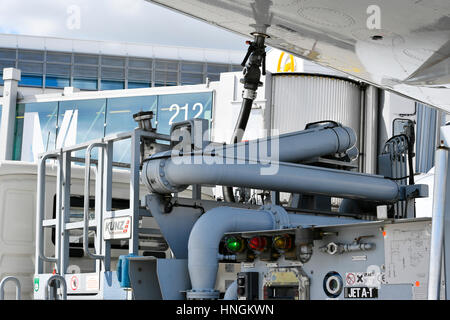Tank truck, Filler neck, Aircraft, Airport, fueling, plane, wing ...