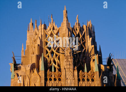 The Art Deco and Gothic crown of the General Electric Building on ...