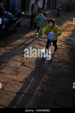 Liu'an, China's Anhui Province. 13th Feb, 2017. A photographer chats ...