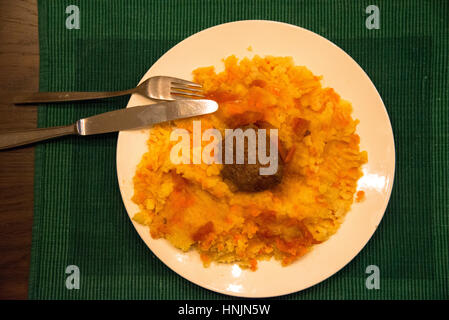 traditional dutch meal hotchpotch or hutspot Stock Photo - Alamy