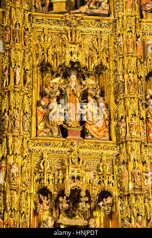 GOLD ALTAR IN CATHEDRAL SEVILLE GOTHIC ALTARPIECE COMPOSED 45 SCULPTED ...