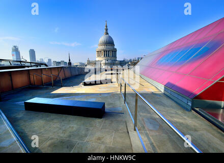 Roof terrace of One New Change London. Retail development near St Paul ...