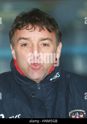 LOU MACARI STOKE CITY MANAGER 15 January 1996 Stock Photo - Alamy