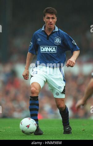 PAUL RIDEOUT EVERTON FC 19 October 1995 Stock Photo - Alamy