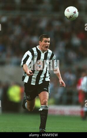 STEVE HOWEY NEWCASTLE UNITED FC 20 November 1995 Stock Photo - Alamy