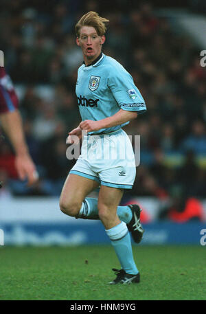 STEVE LOMAS MANCHESTER CITY FC 02 January 1996 Stock Photo - Alamy