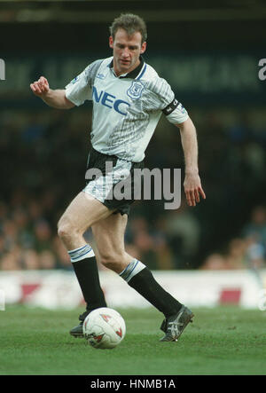 DAVE WATSON EVERTON FC 06 November 1995 Stock Photo - Alamy