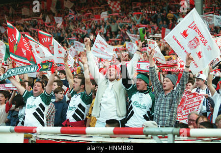 LIVERPOOL FANS WEMBLEY STADIUM COCA-COLA CUP FINAL 03 April 1995 Stock ...