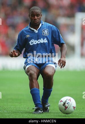 FRANK SINCLAIR CHELSEA FC 29 August 1995 Stock Photo - Alamy