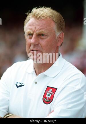 DAVID MERRINGTON SOUTHAMPTON FC MANAGER 15 August 1995 Stock Photo - Alamy