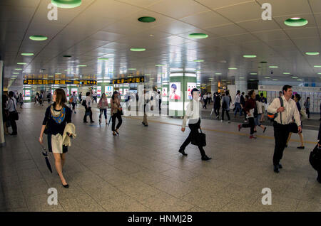 Japan Tokyo subway crowd Stock Photo - Alamy