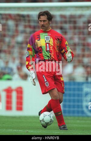 DAVID SEAMAN ENGLAND & ARSENAL FC 27 May 2000 Stock Photo: 146301992 ...