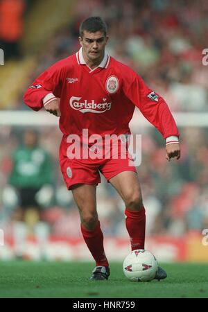 DOMINIC MATTEO LIVERPOOL FC 09 August 1995 Stock Photo - Alamy