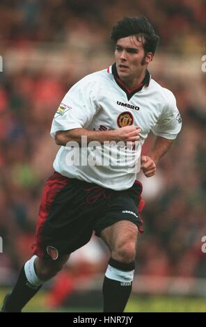 BEN THORNLEY MANCHESTER UNITED FC 15 August 1995 Stock Photo - Alamy