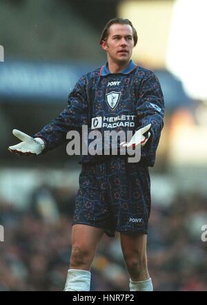 IAN WALKER TOTTENHAM HOTSPUR FC 21 March 1999 Stock Photo - Alamy