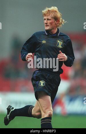 COLIN HENDRY SCOTLAND & BLACKBURN ROVERS FC 30 April 1996 Stock Photo ...