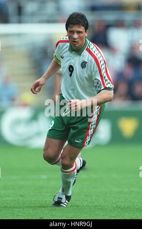 LUBOSLAV PENEV BULGARIA & ATHELTICO MADRID 30 June 1998 Stock Photo - Alamy